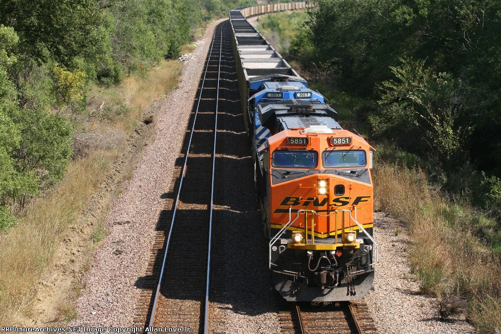 BNSF 5851 west